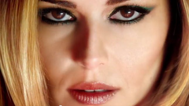 VIDEO: Cheryl Cole shows off dance moves in new L’Oreal Feria advert ...
