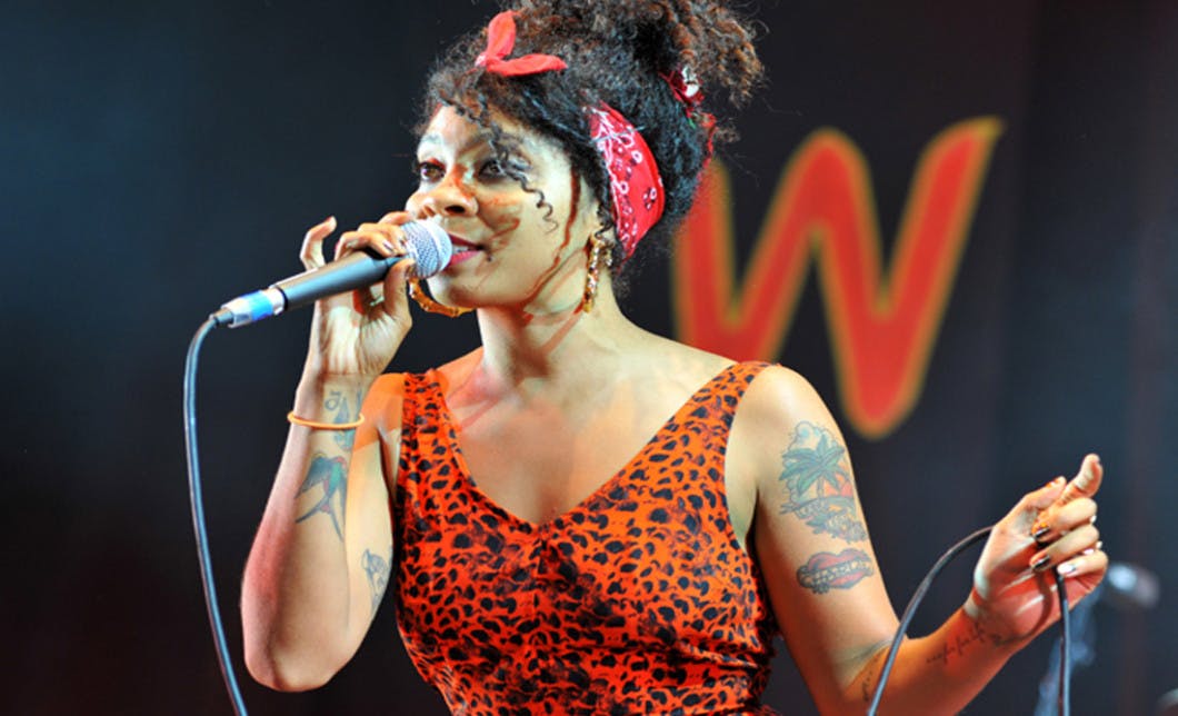 Enjoy The Sunny Weekend With Hollie Cook | Grazia