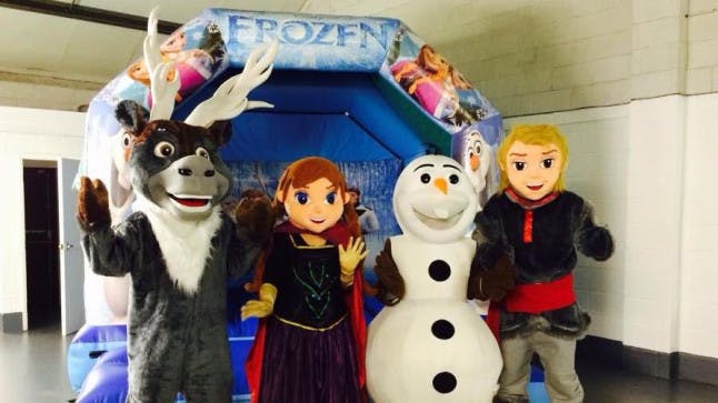 Parents furious after Frozen themed Christmas party ends in disaster ...