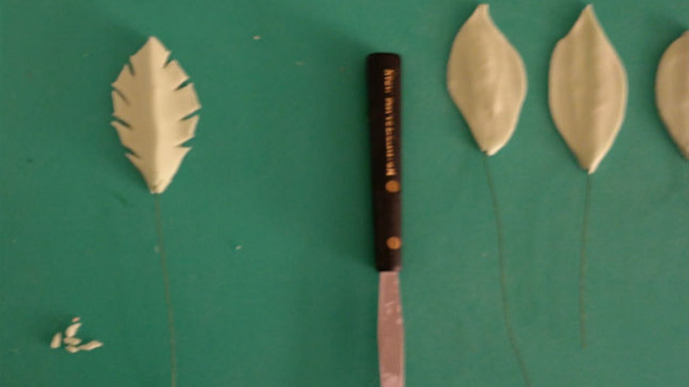 How to make a fondant palm tree in 7 easy steps to go on any cake! | Closer