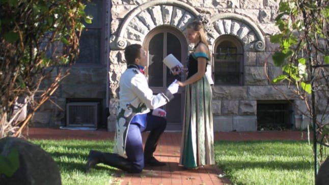 WATCH: Man surprises Disney-loving girlfriend with Frozen-themed ...