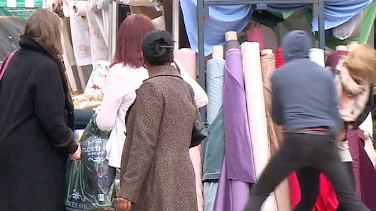 WATCH: Shocking reaction from the public as a woman is ‘mugged’ on a ...