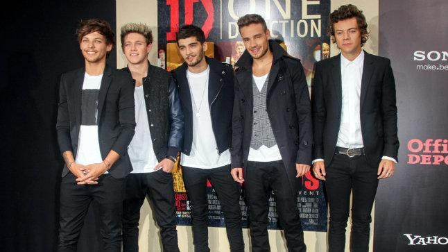 One Direction members Zayn Malik and Louis Tomlinson seen smoking drugs ...