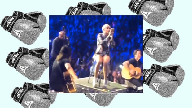 Two Girls Fight At Miley Cyrus Gig, Miley Cyrus Films It
