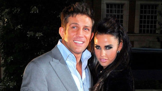 Alex Reid poses with baby daughter Dolly as he vows to support ex-wife ...
