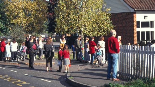 School sends over 200 pupils home for ‘incorrect uniform’ | Closer