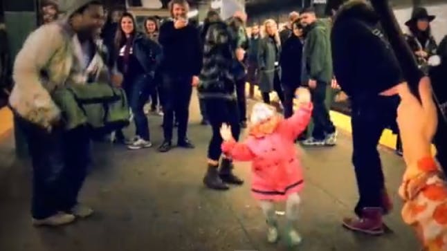 VIDEO: This little girl’s subway dancing will melt your heart | Closer