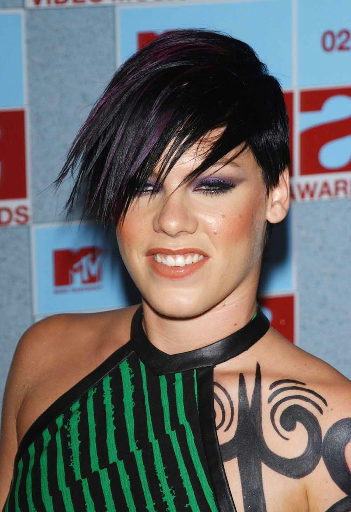 WATCH: P!NK dances with shadows in her epic video for ‘Walk Me Home ...