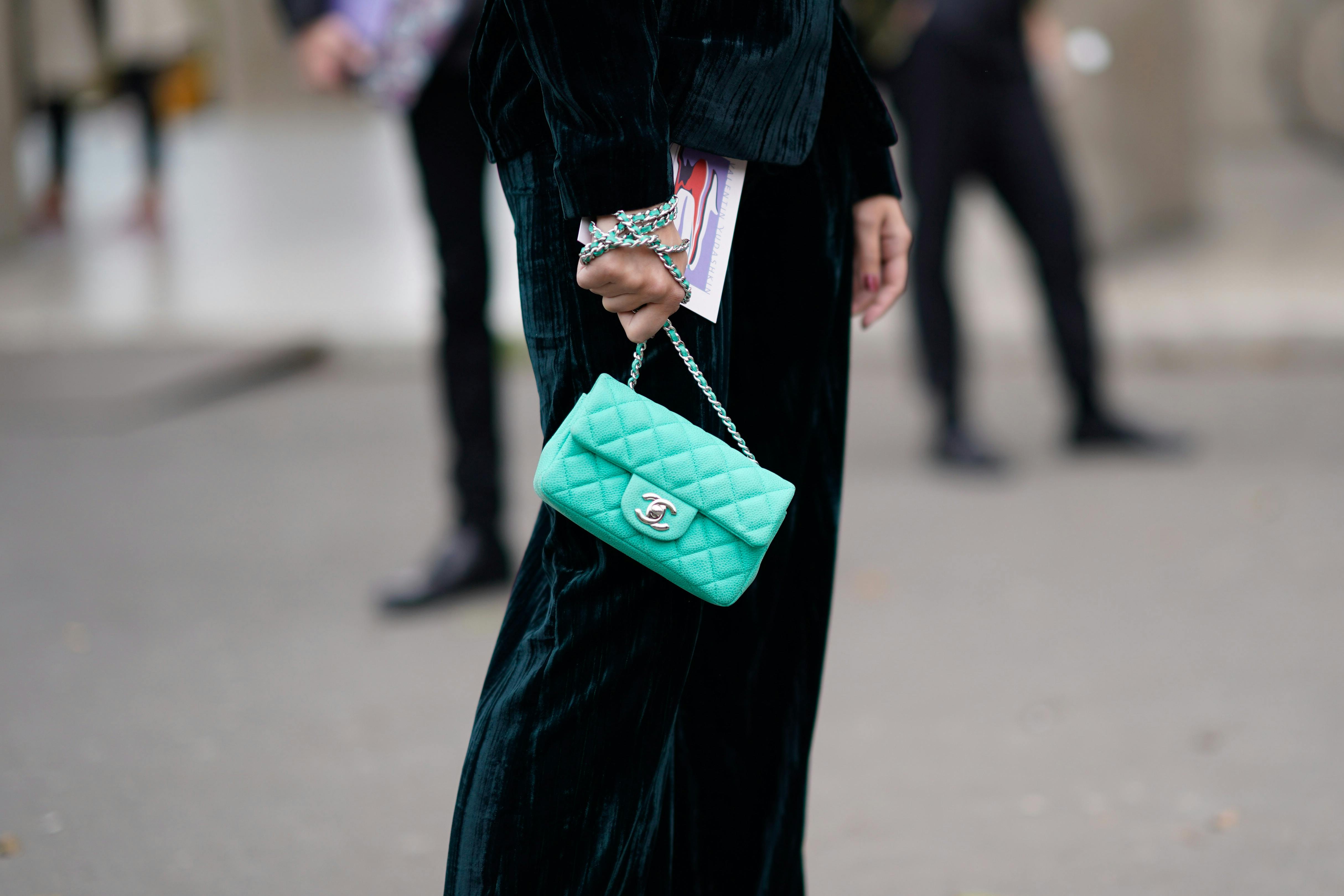 How A Fashion Editor Actually Packs One Of Those Trendy Micro Handbags ...