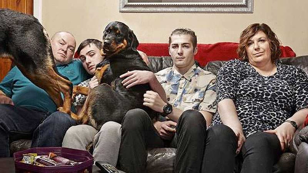 Gogglebox sisters: who are Ellie and Izzi Warner?