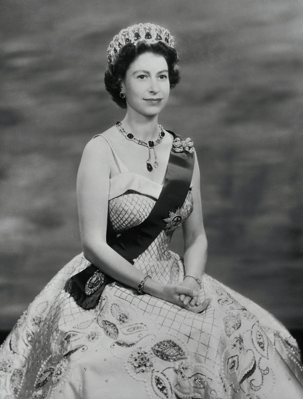 The Crown: True Story Behind Princess Margaret's 'Naked' Portrait By ...