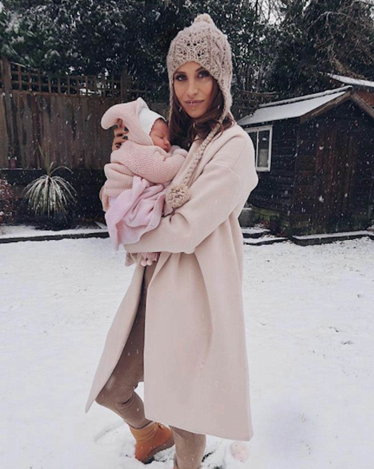 Ferne McCann defends breastfeeding baby Sunday after drinking alcohol