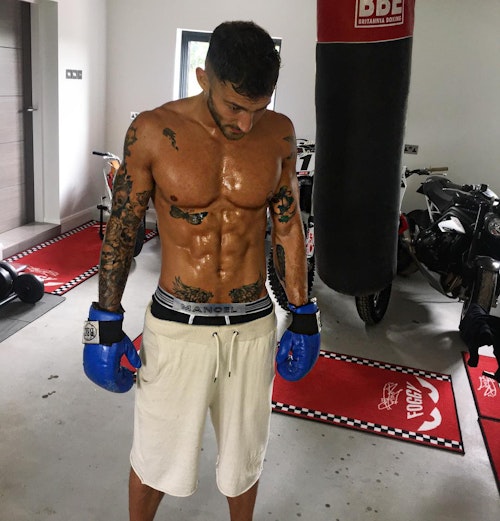Jake Quickenden SHOCKS fans with super-explicit towel selfie 🍆 | Closer