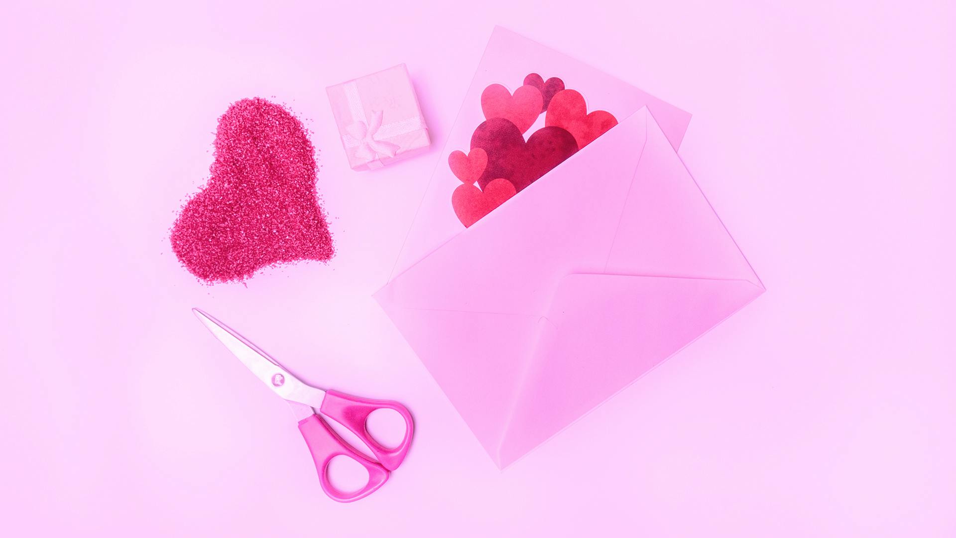 12 Cringe-Free Last Minute Valentine’s Gifts For You Boo Under £21