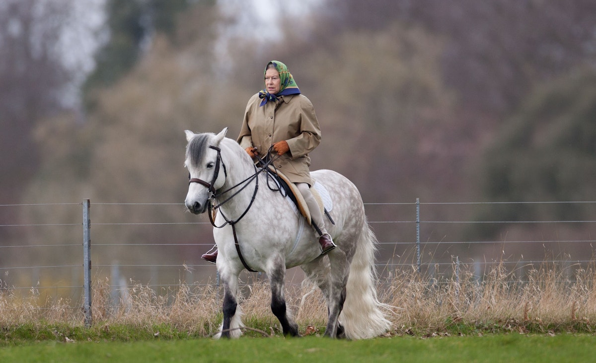 The Queen's Style: How The Queen Chose Her Clothes