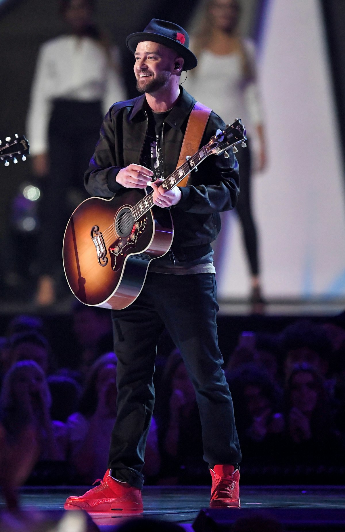 The REAL reason Ed Sheeran's wearing an engagement ring - heat ...