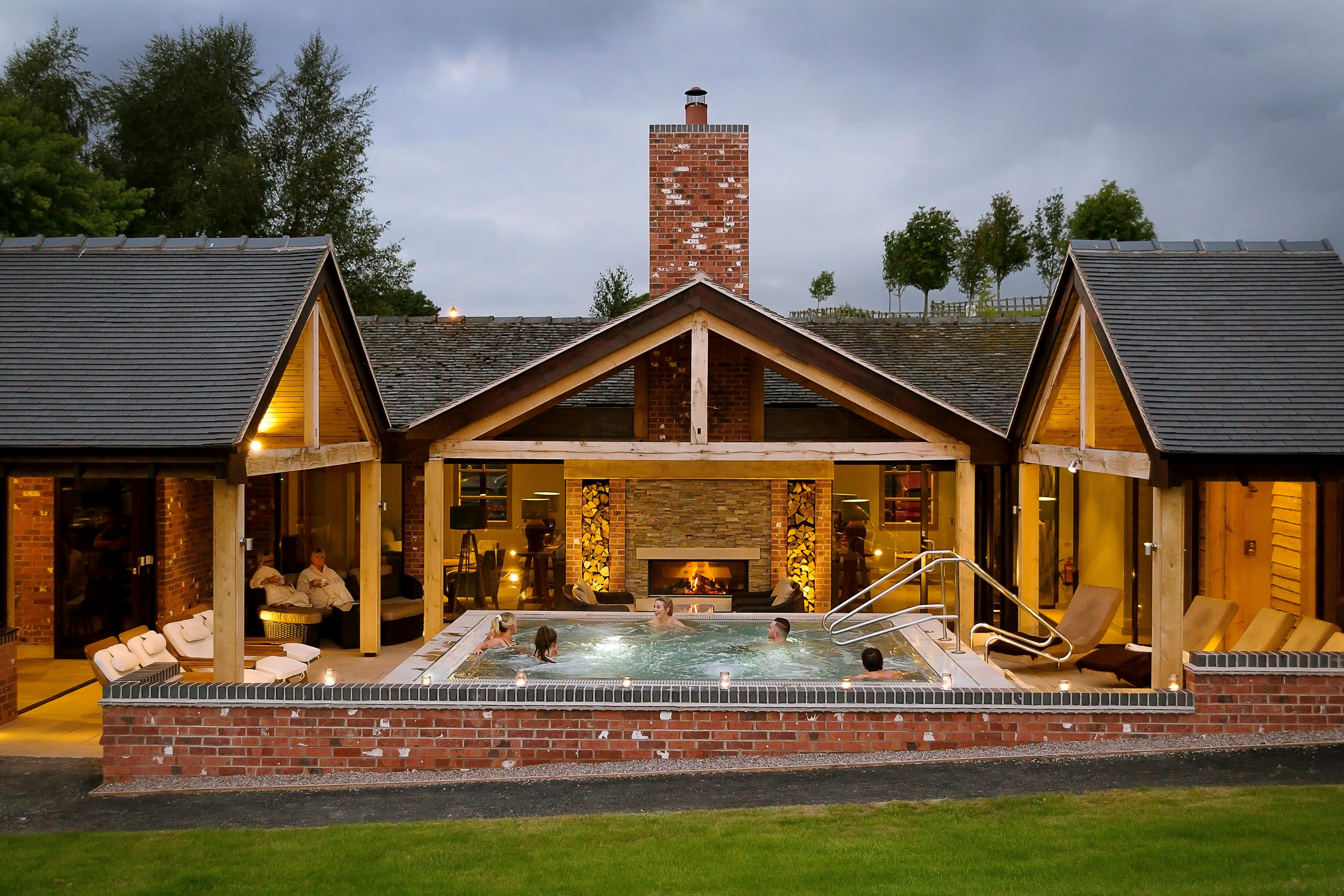 Why Moddershall Oaks Country Retreat is ultimate celebrity haunt ...