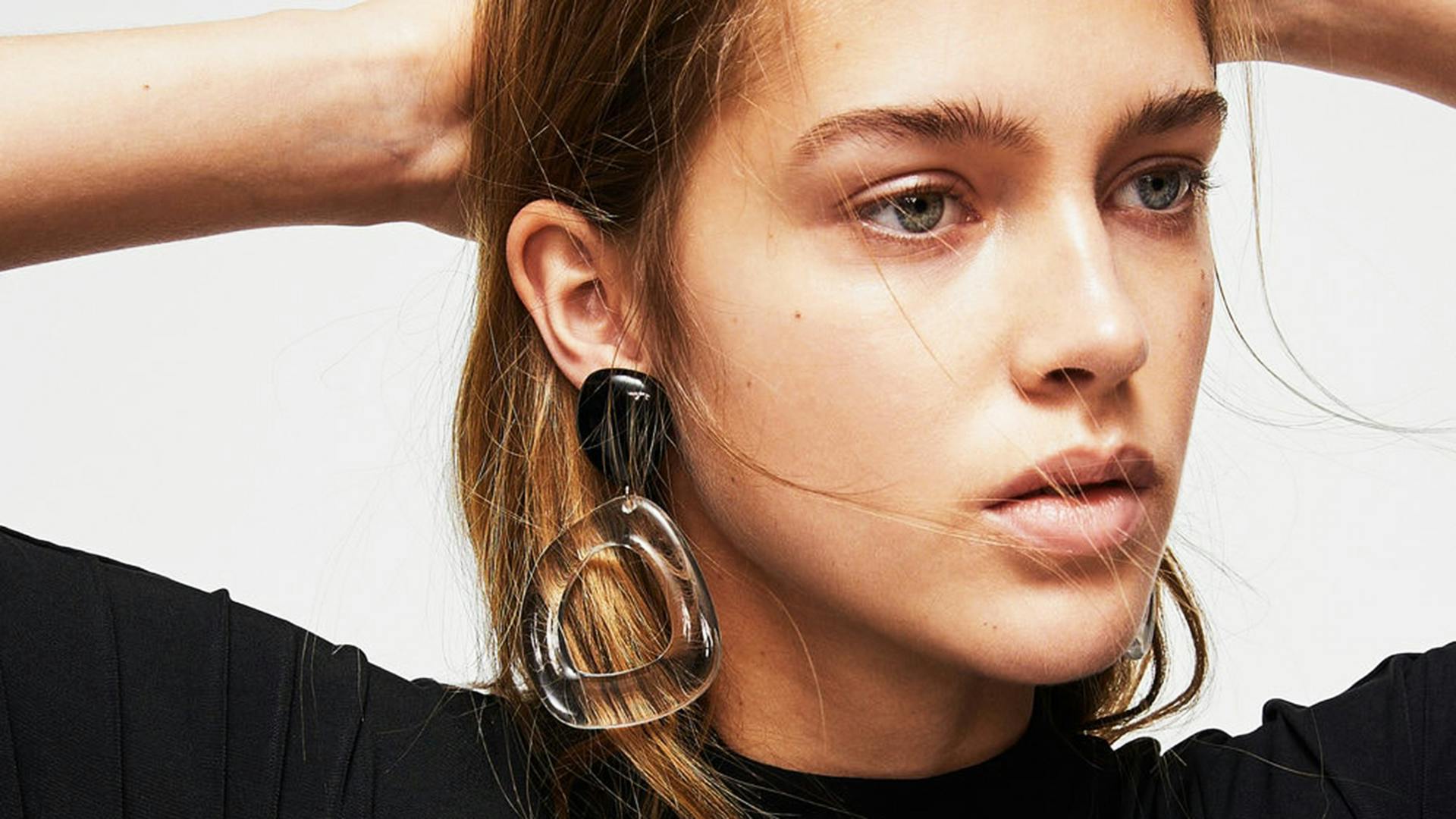 9 Perfect Pairs Of Resin Earrings To Wear Everywhere
