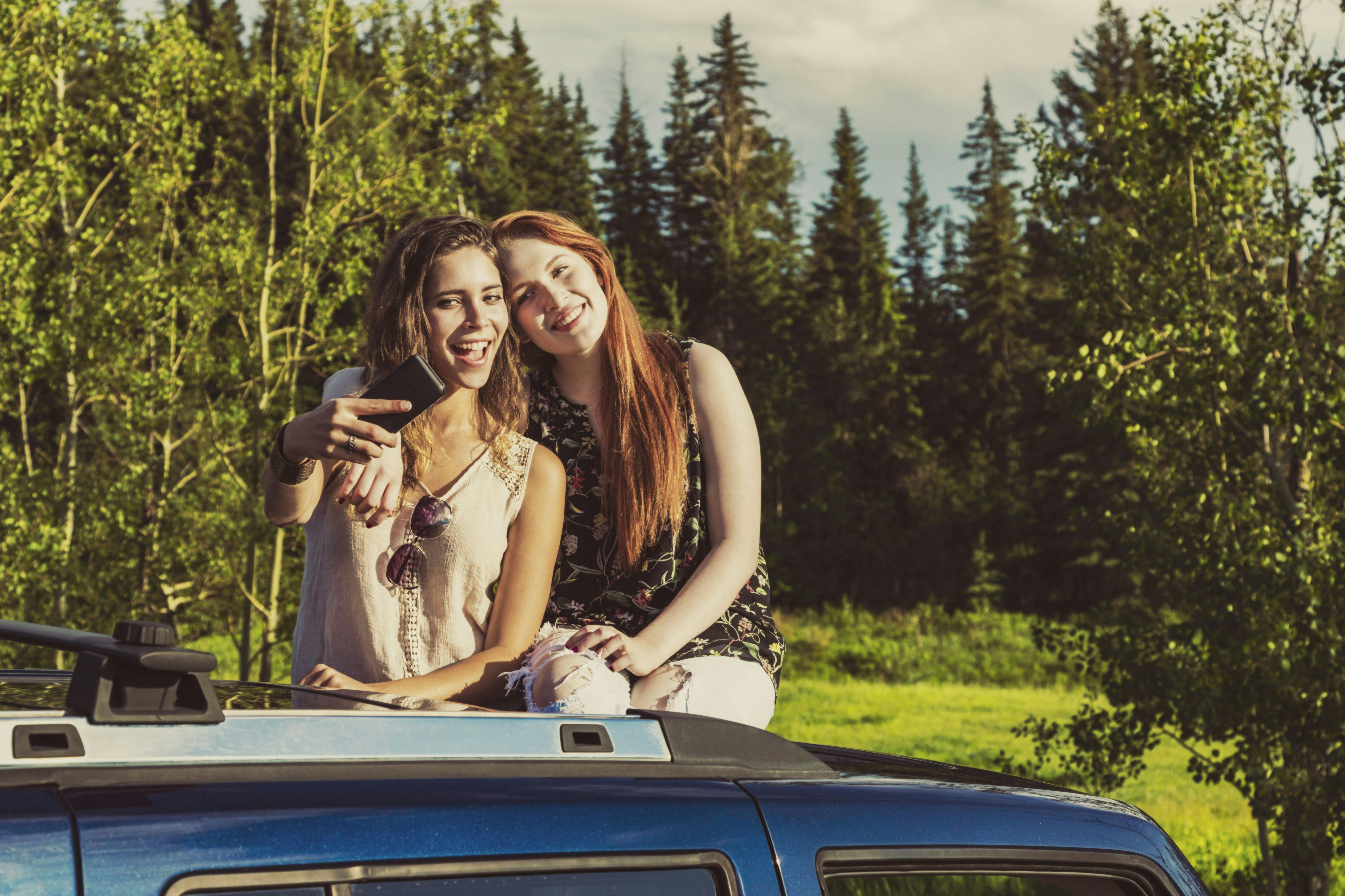 This Airline Will Pay You To Travel The World With Your Best Friend ...