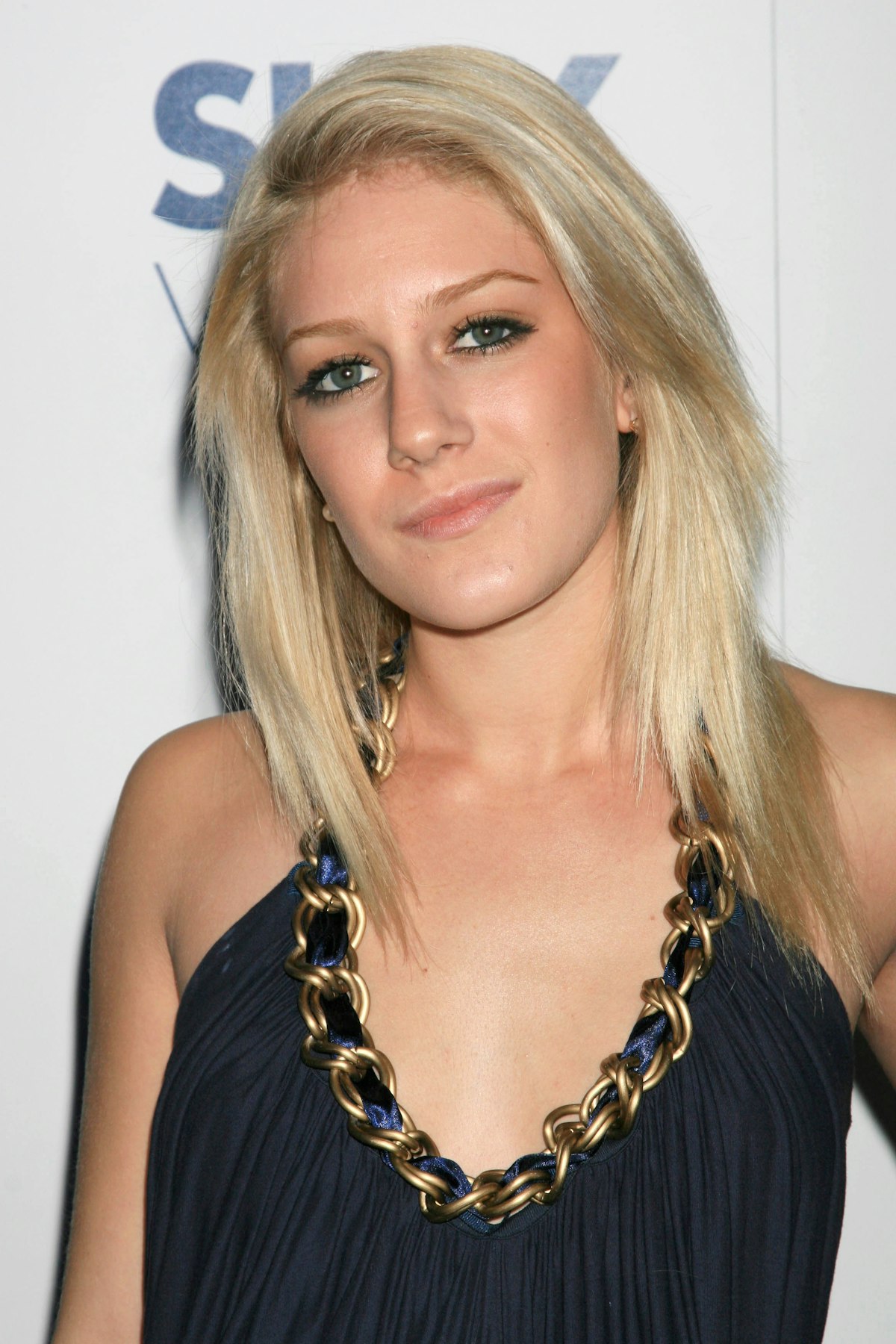 The Call Centre’s Hayley Pearce strips for ZOO magazine | Entertainment ...