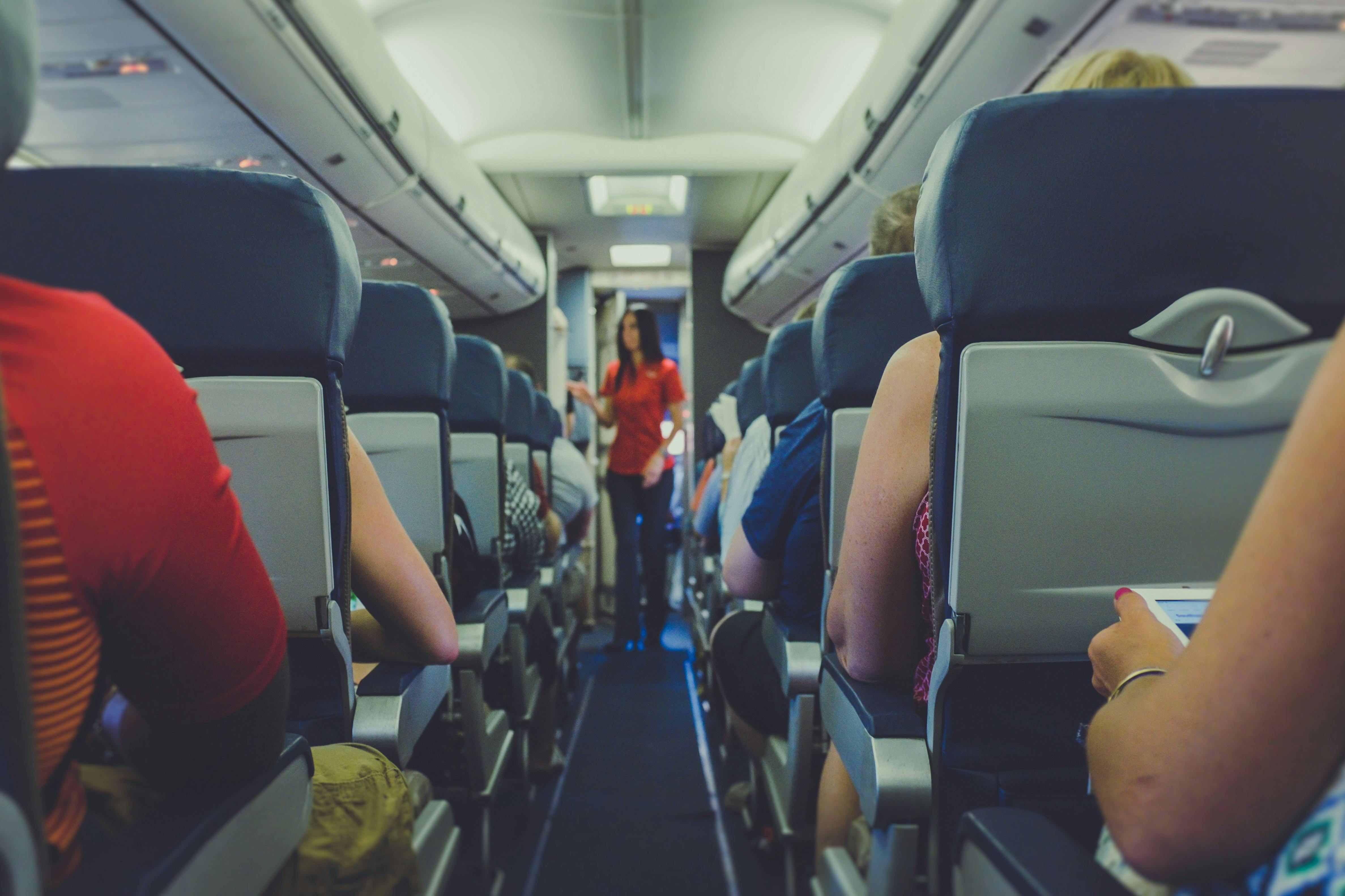 Story Of Couple Who Fall 'In Love' On Plane Journey Goes Viral - Graia ...