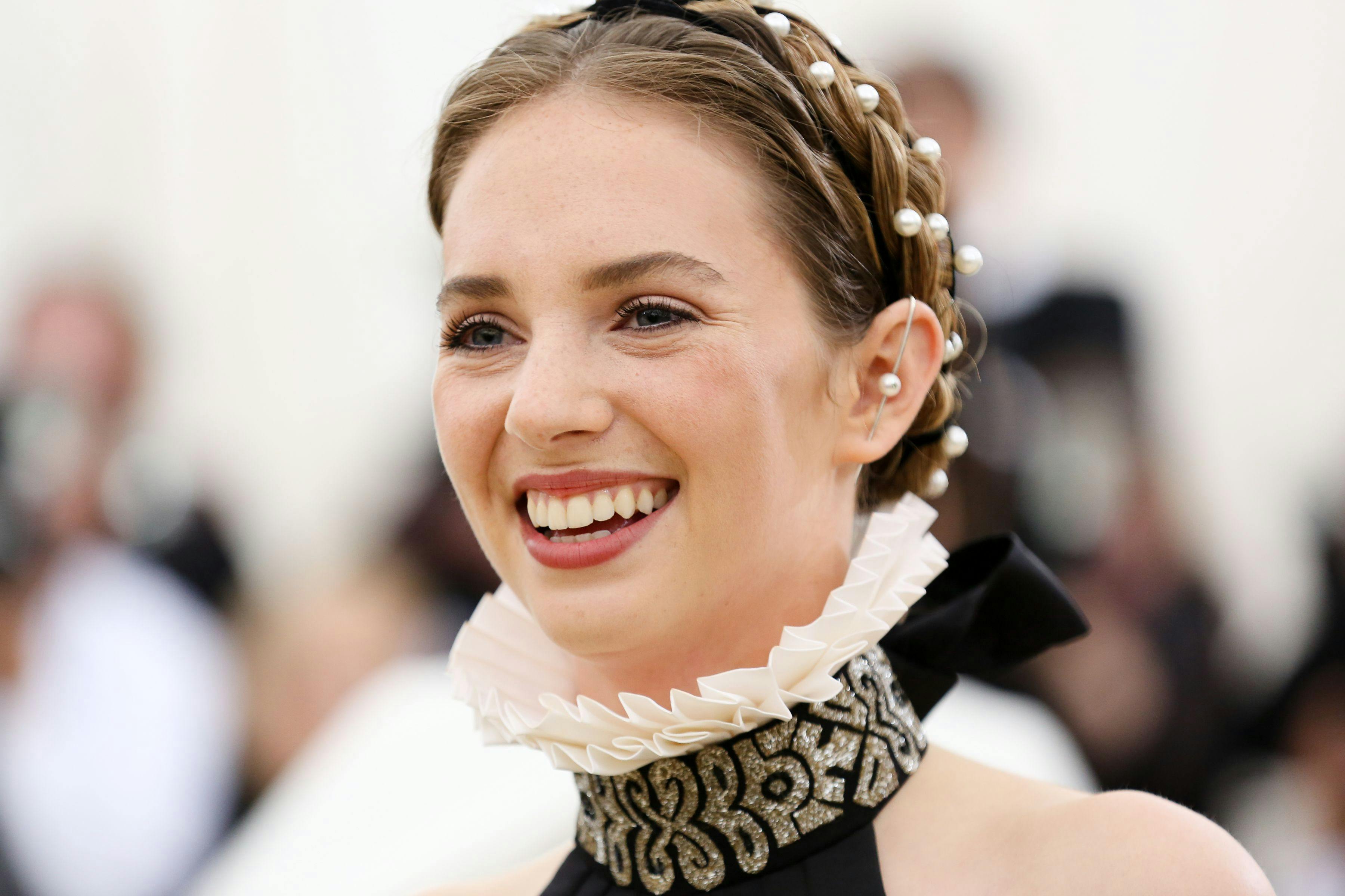 Who Is Maya Hawke? Everything You Need To Know About The Stranger ...