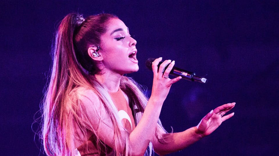 Ariana Grande STUNS fans with her performance of ‘The Wizard and I ...