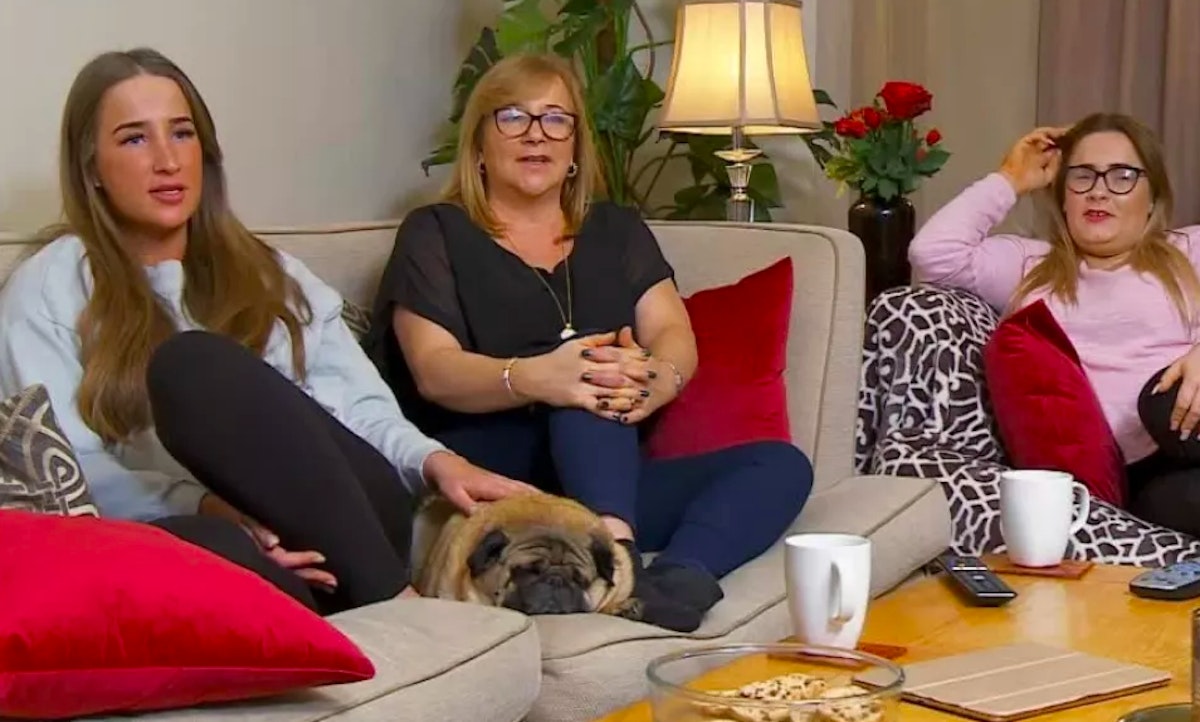 Gogglebox sisters: who are Ellie and Izzi Warner?