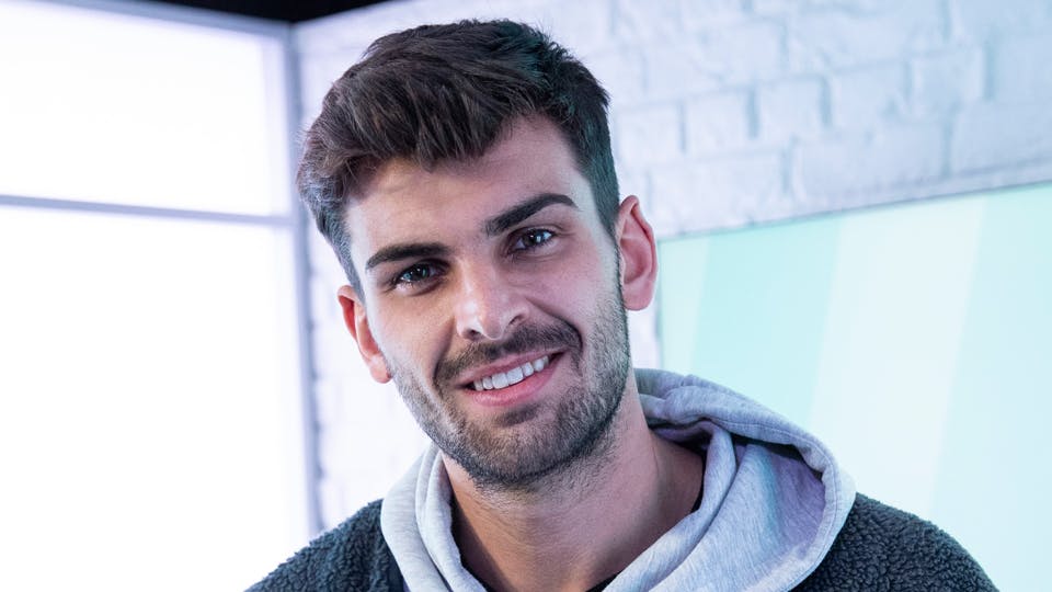 Love Island’s Adam Collard cosies up to model Delilah Hamlin in LA 👀 ...