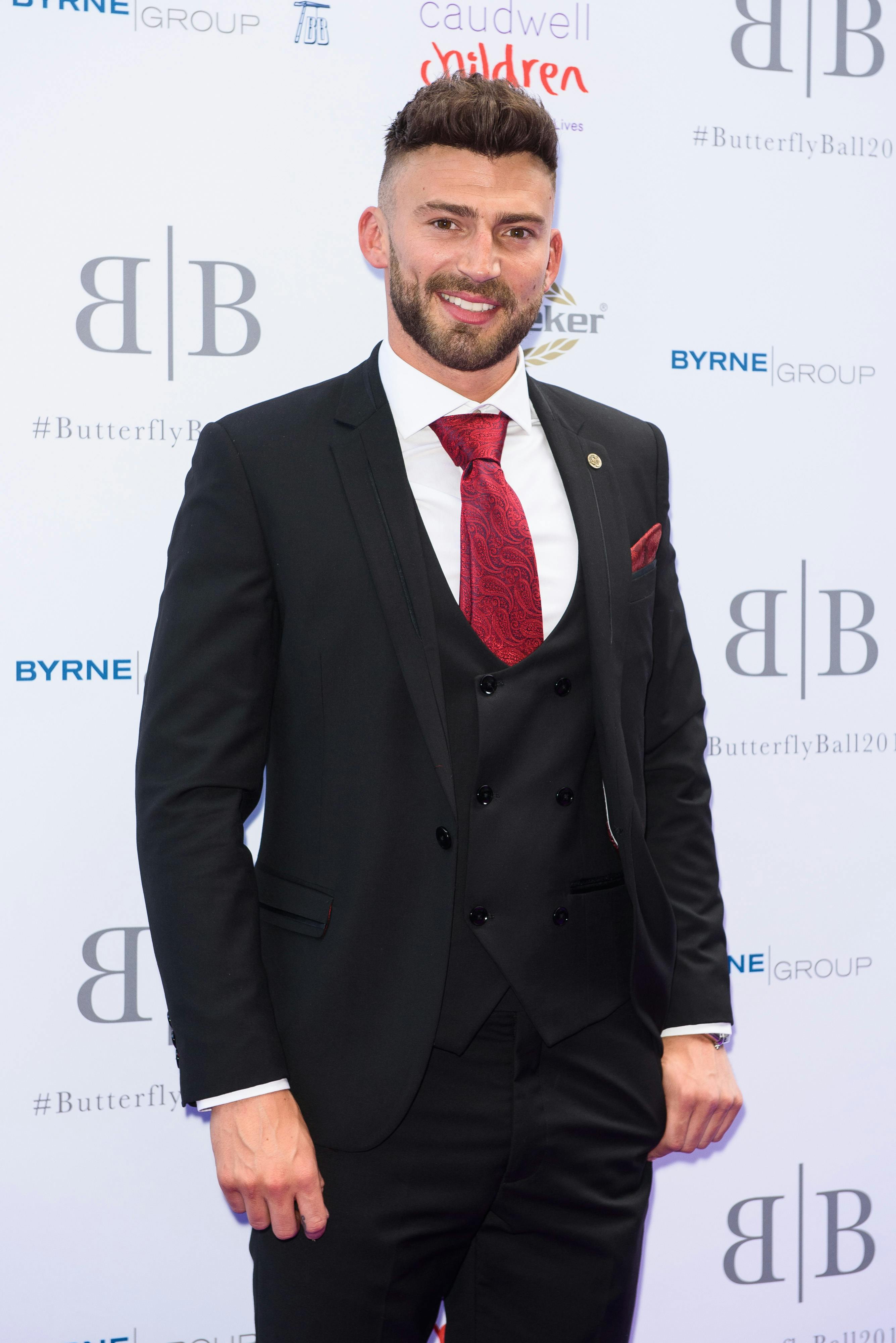 Jake Quickenden strips down to a towel to show off amazing physique