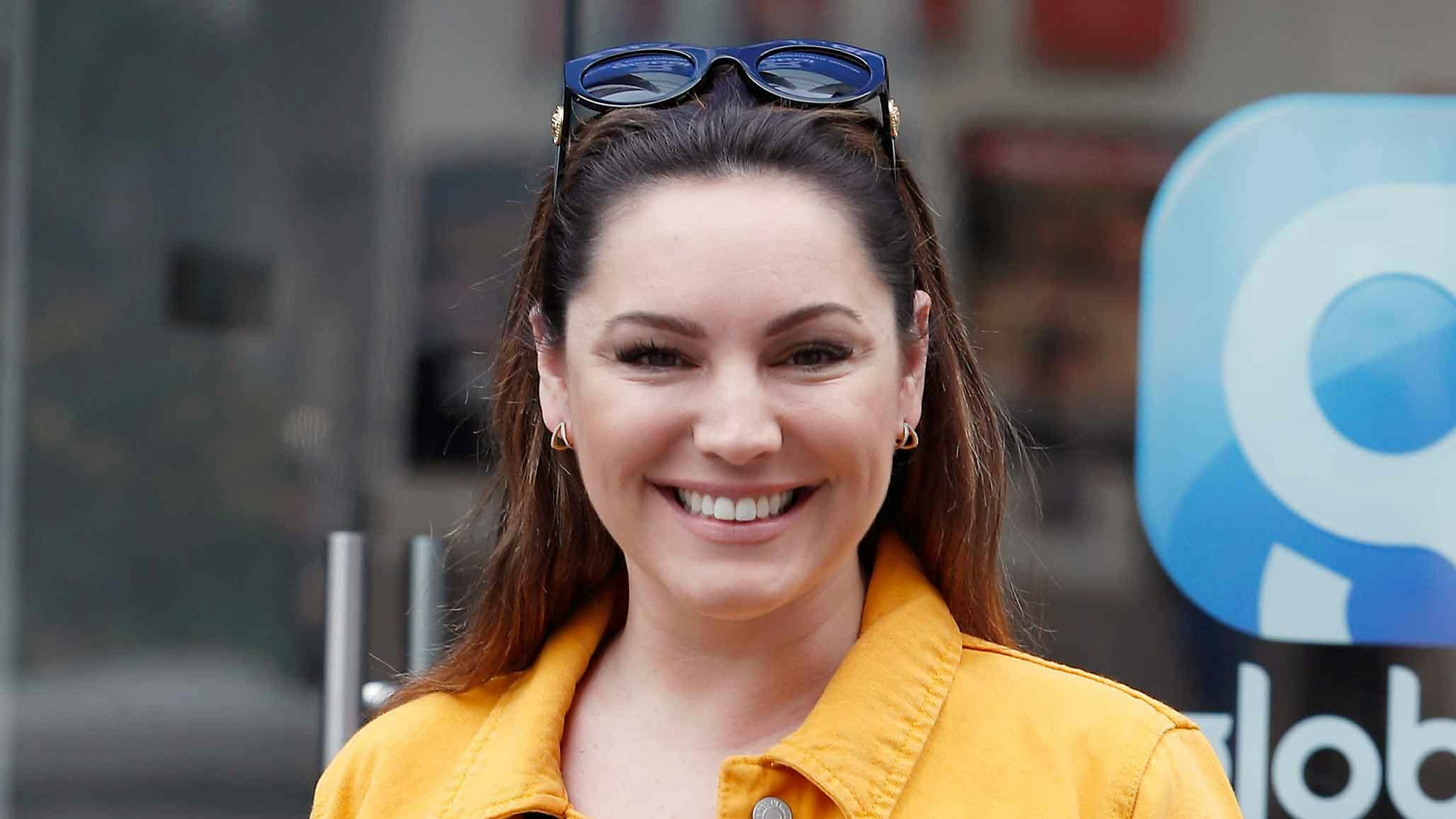 Kelly Brook posts stunning pic after boyfriend calls her 'a balloon ...