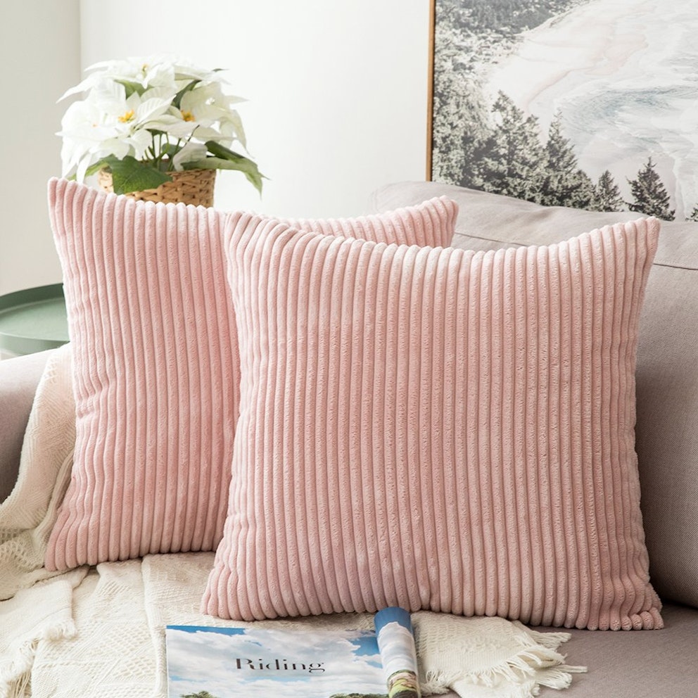 The best blush pink cushions