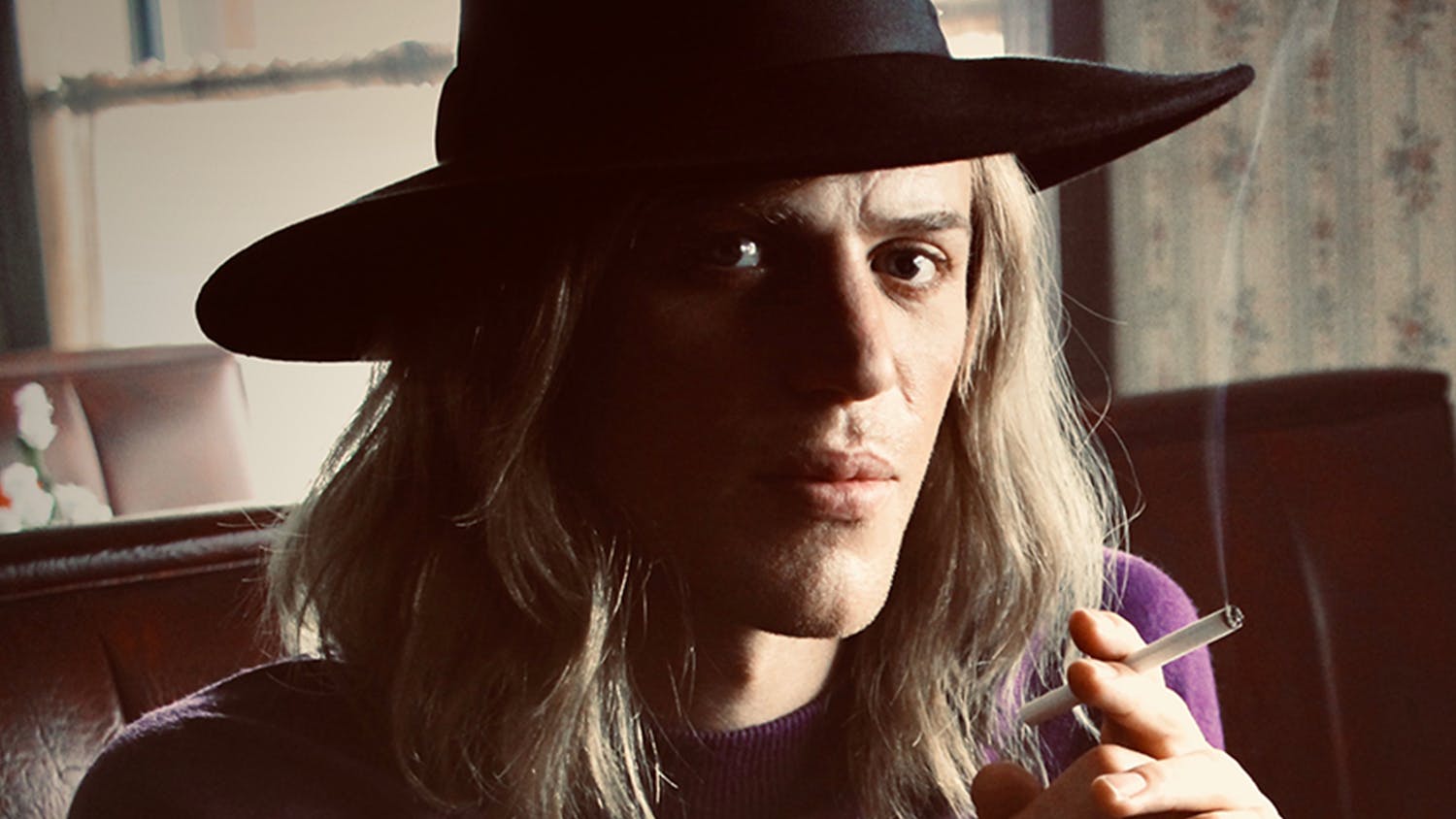 Stardust: David Bowie Biopic Shares First Pic Of Johnny Flynn As Music ...