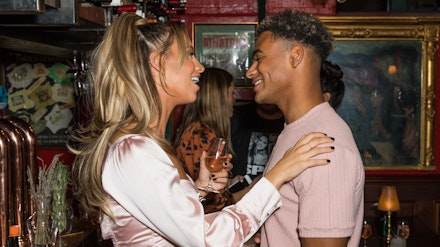 Ferne McCann spotted SNOGGING controversial Love Island 2019 star | Closer