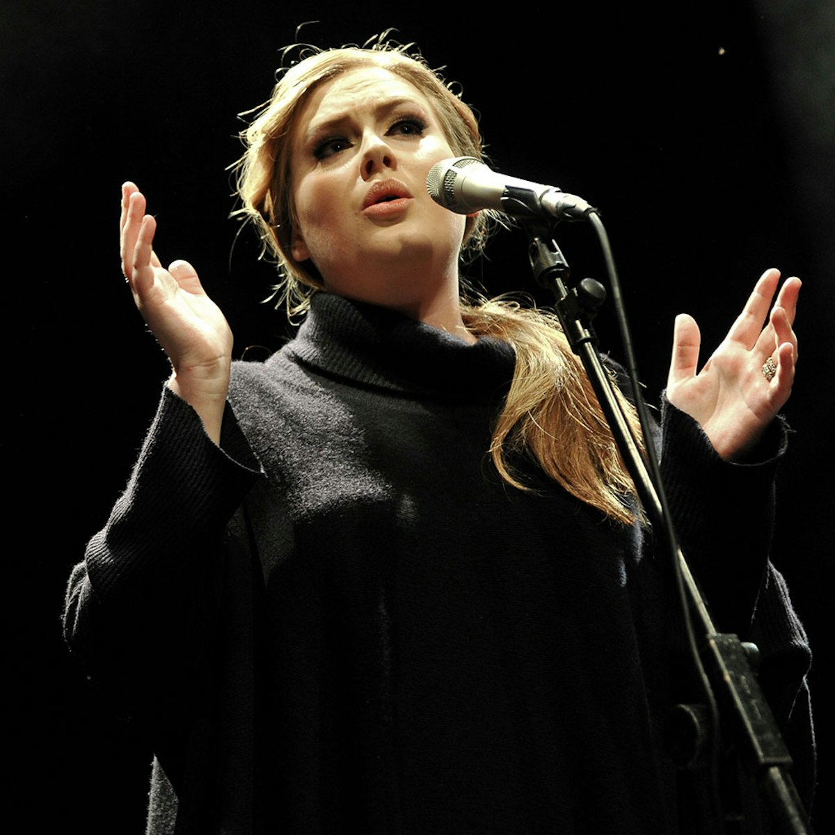 Adele shows off body transformation in Captain Hook outfit | Celebrity ...
