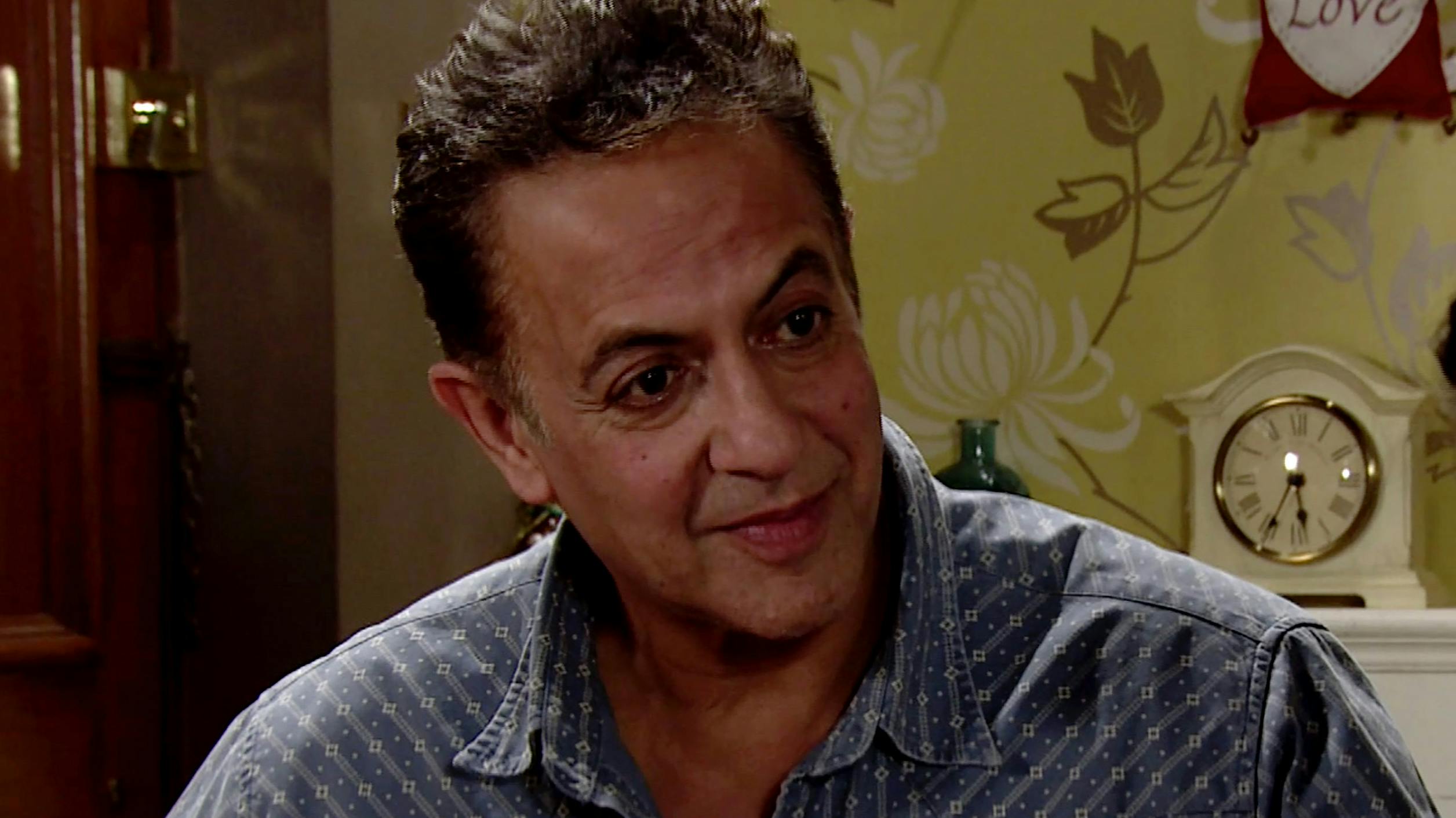 Corrie fans confused as Dev Alahan sells EMPTY milk cartons from his ...