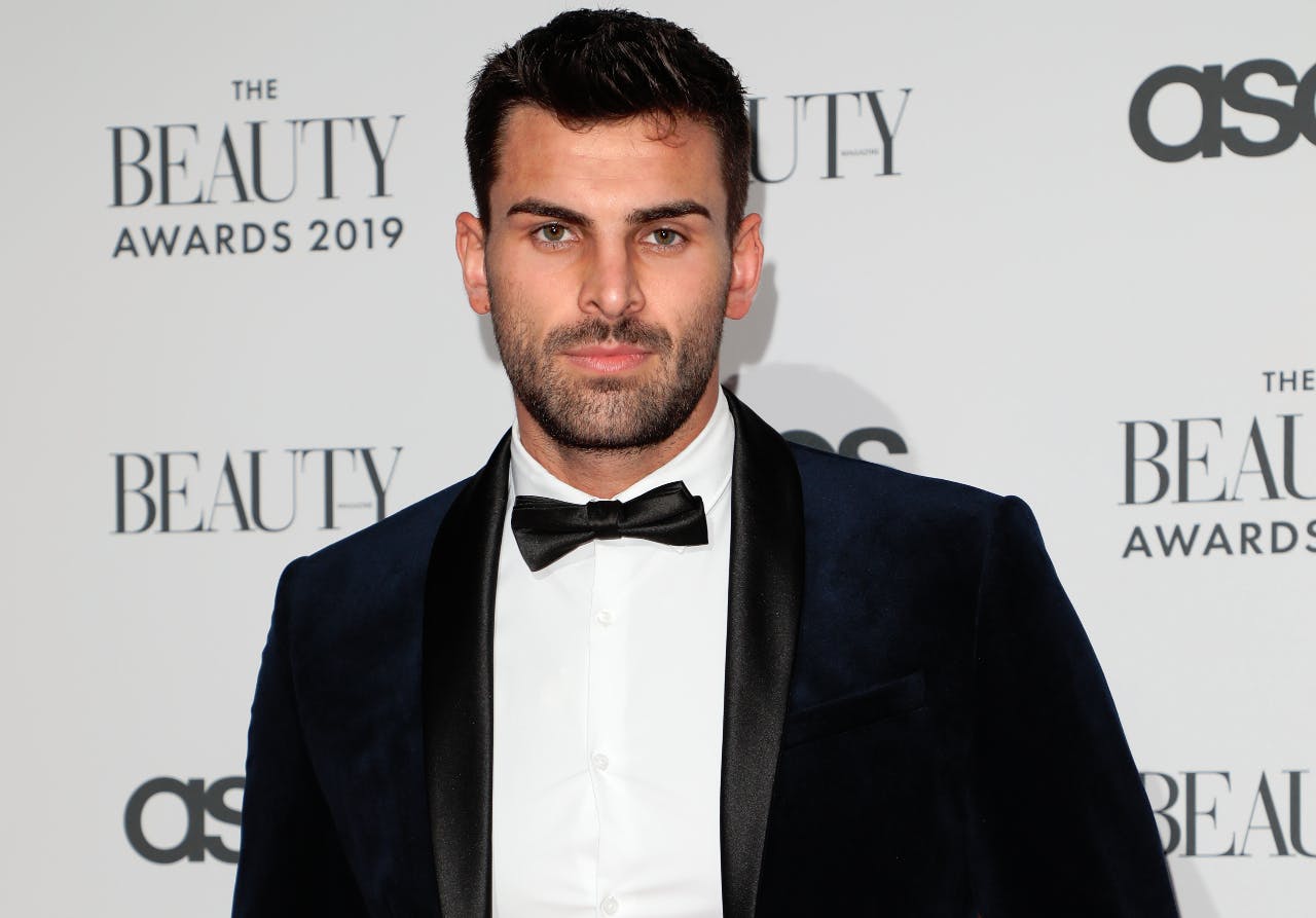 Adam Collard makes Photoshop jibe in slightly odd crotch flex video ...