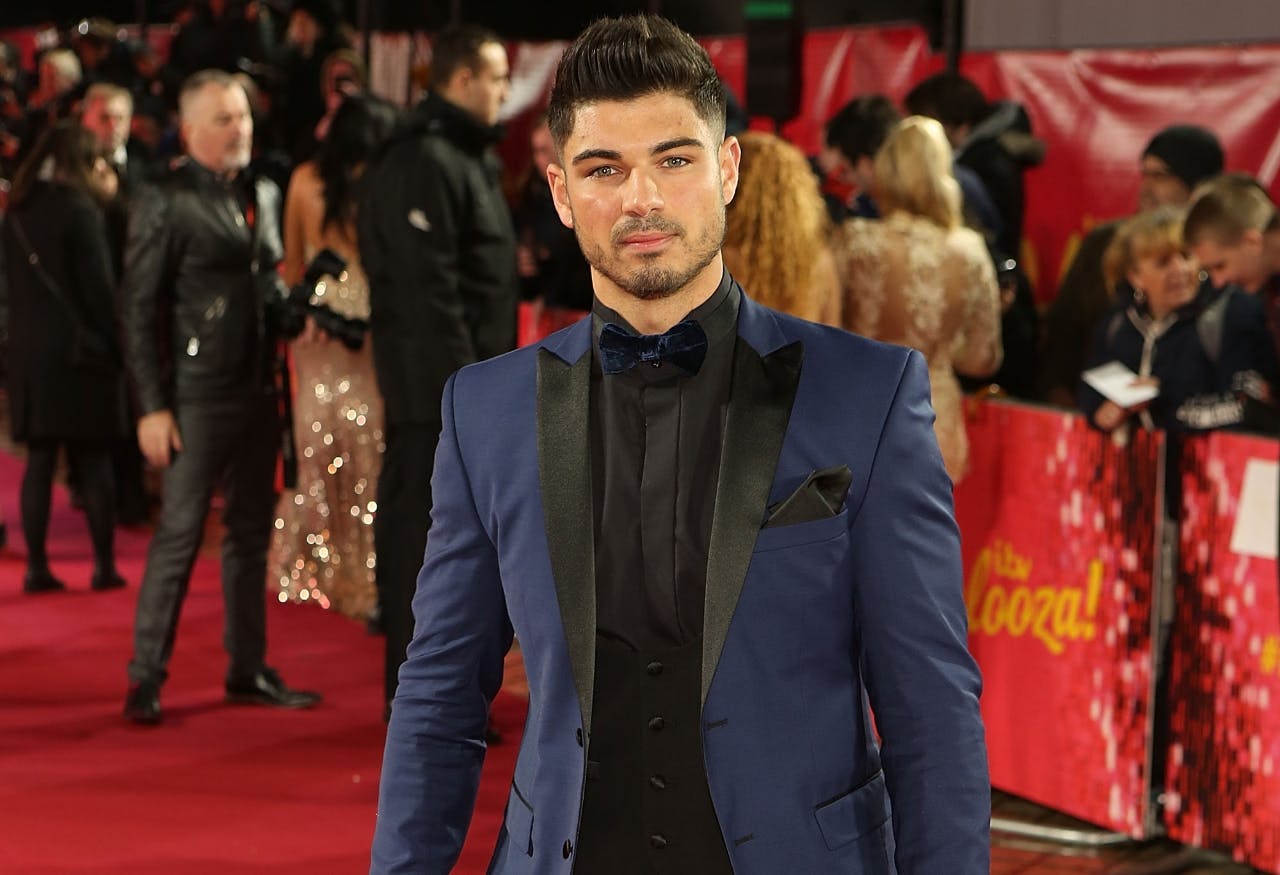 Anton Danyluk offering ‘all expenses paid’ date amid ‘complicated ...