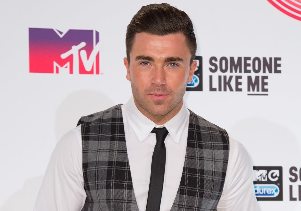 James Tindale's fans can't stop talking about his feet in post