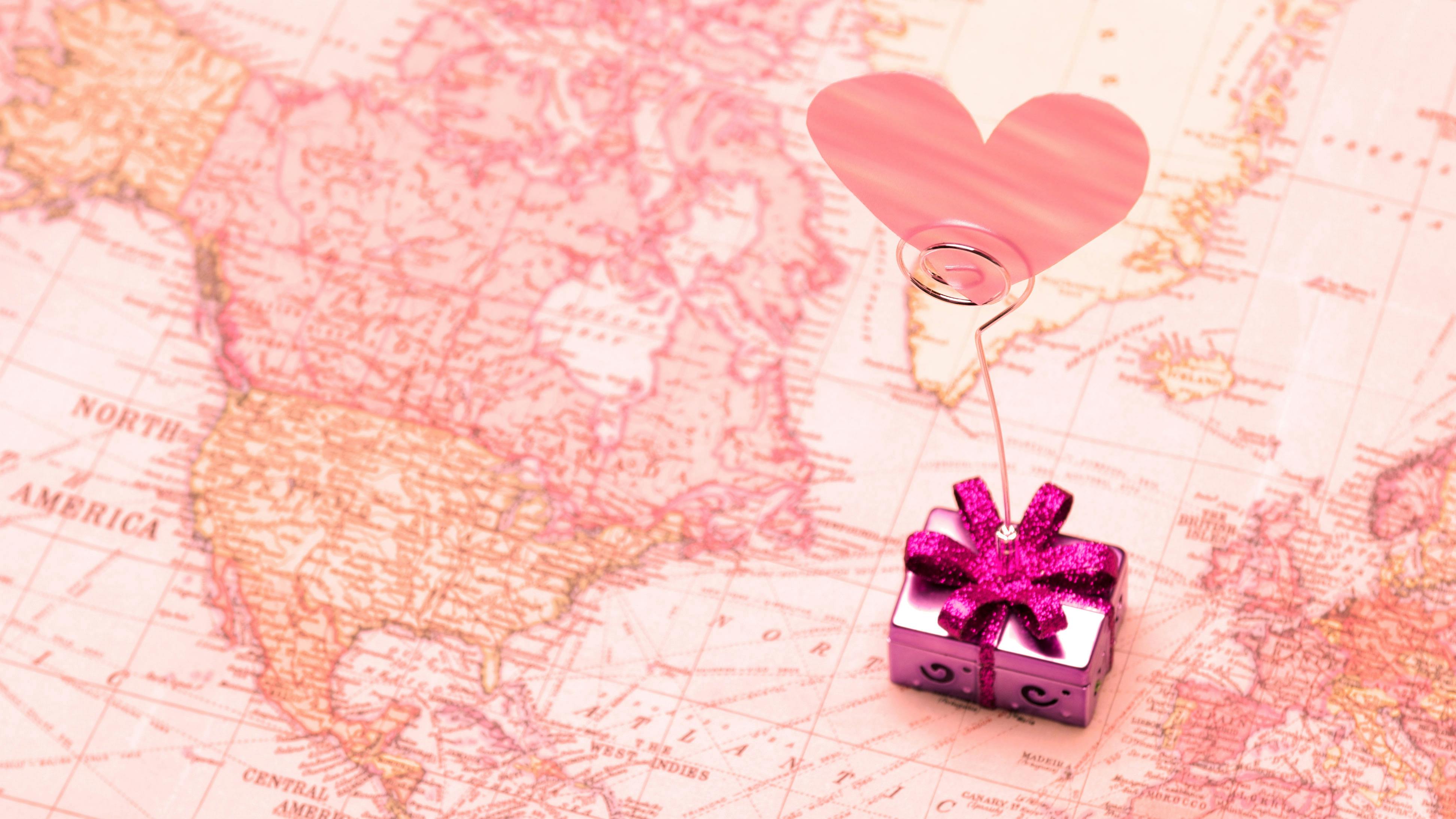 11 of the best gifts for people in long-distance relationships