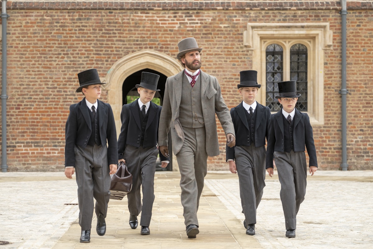 Ed Holcroft Biography – The English Game's Star Facts & Pictures