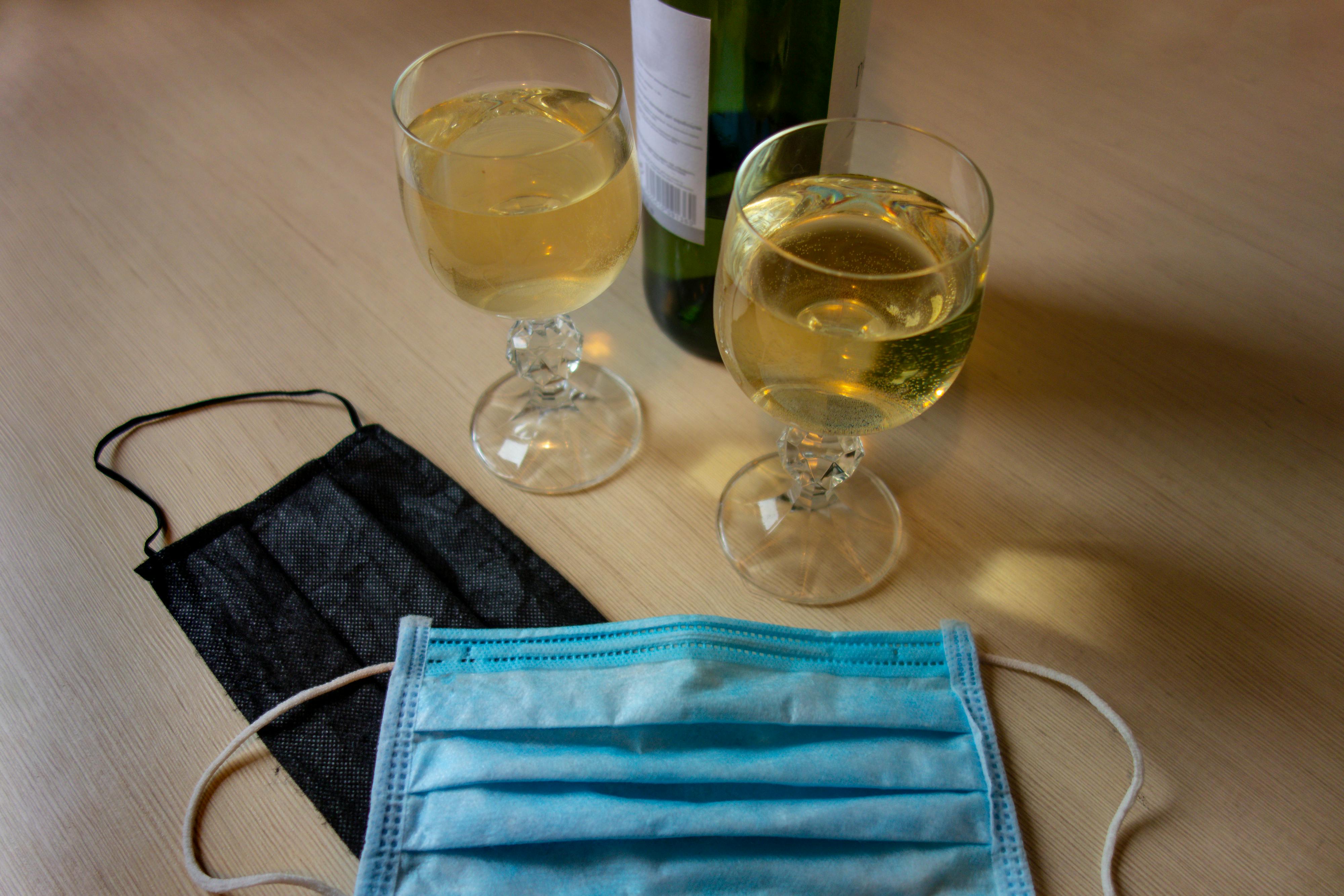 How To Wear A Mask On A First Date Without It Getting Awkward | Life ...