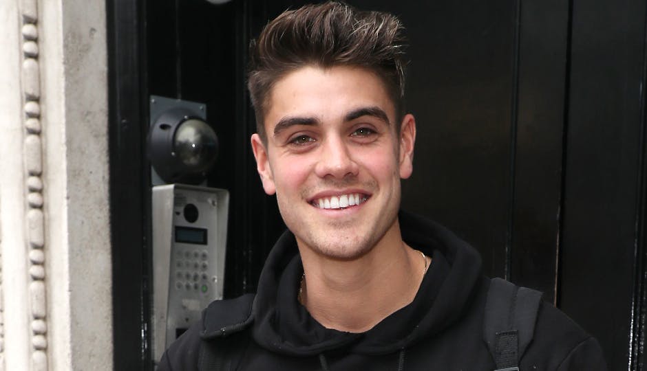 Love Island's Luke Mabbott shows off 'tool box' in saucy snap