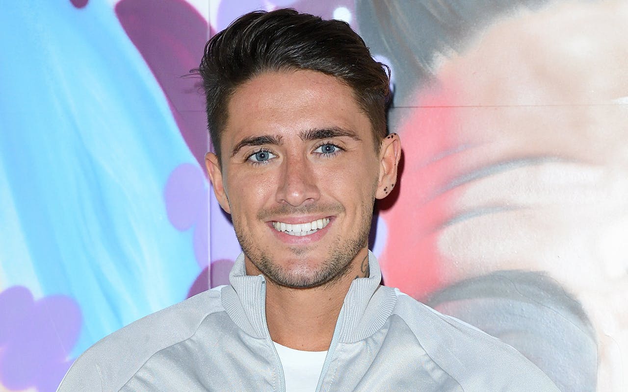‘Desperate’ Stephen Bear ’employs’ TOWIE stars in hot new business | Closer