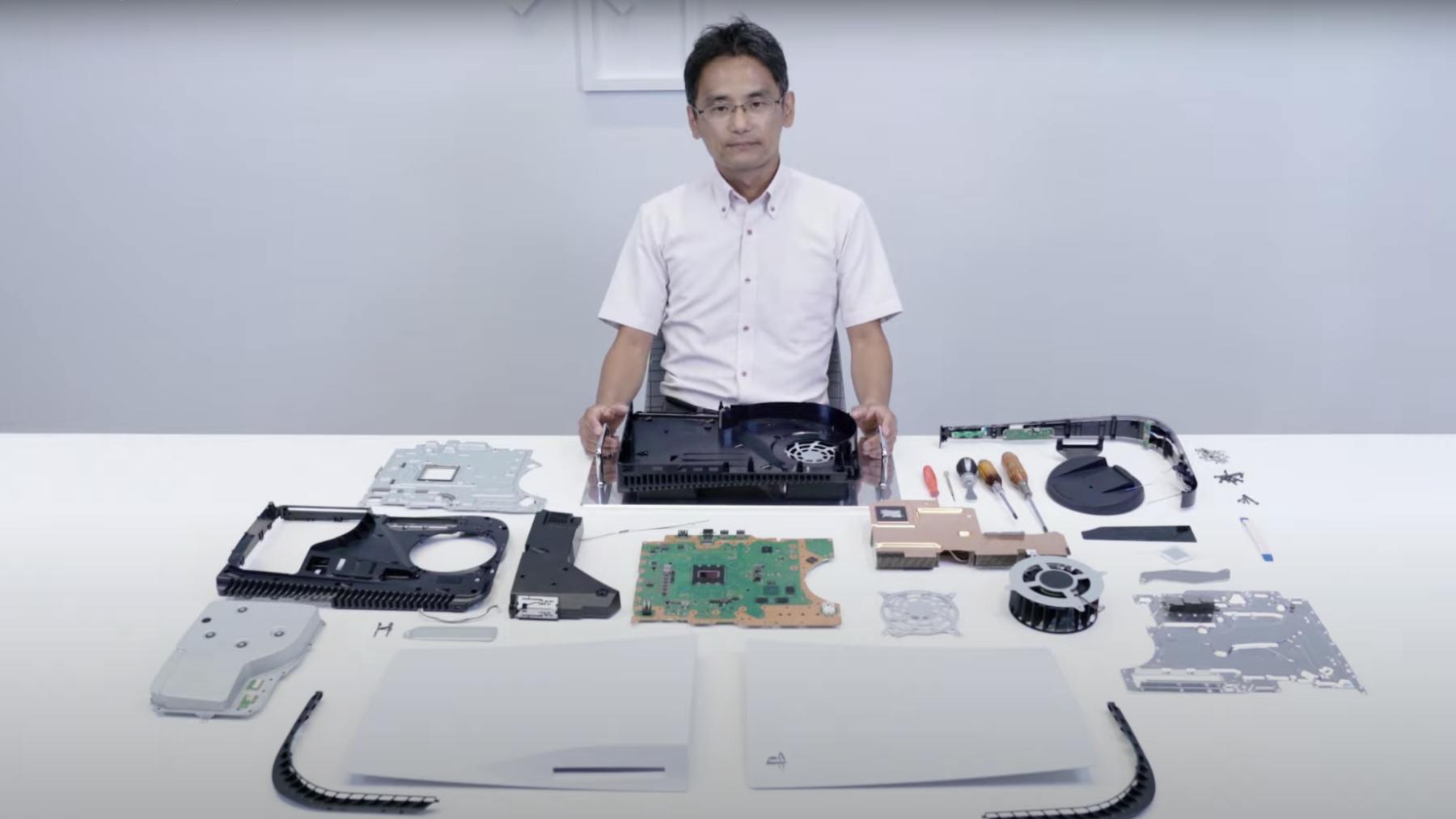 Sony tears down the PS5 | Tech | What's The Best