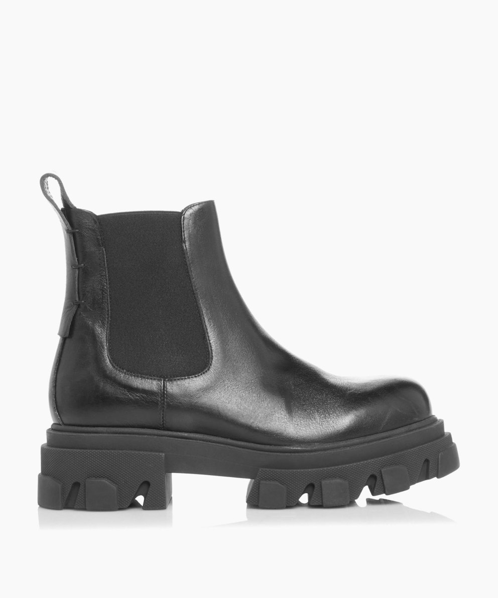 The Best Stomper Boots 2025 Loved By Grazia