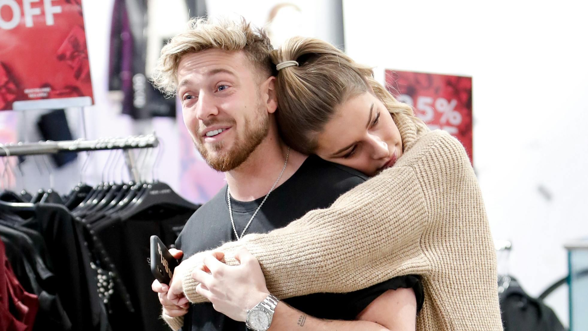 Zara McDermott and Sam Thompson in CONFUSING couple pic following split ...