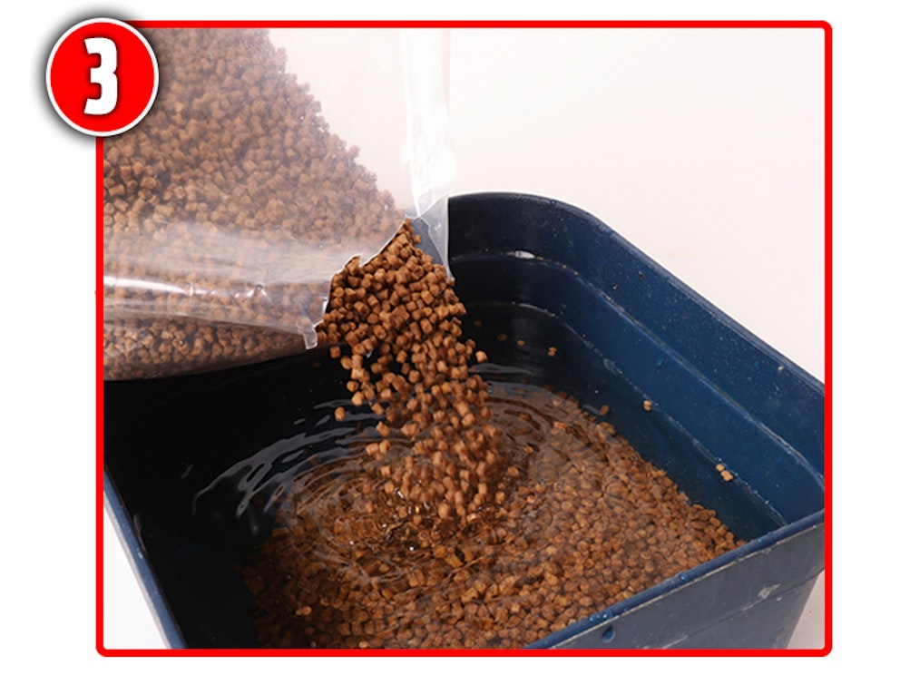 HOW TO MAKE THE BEST CARP METHOD FEEDER MIX | Angling Times