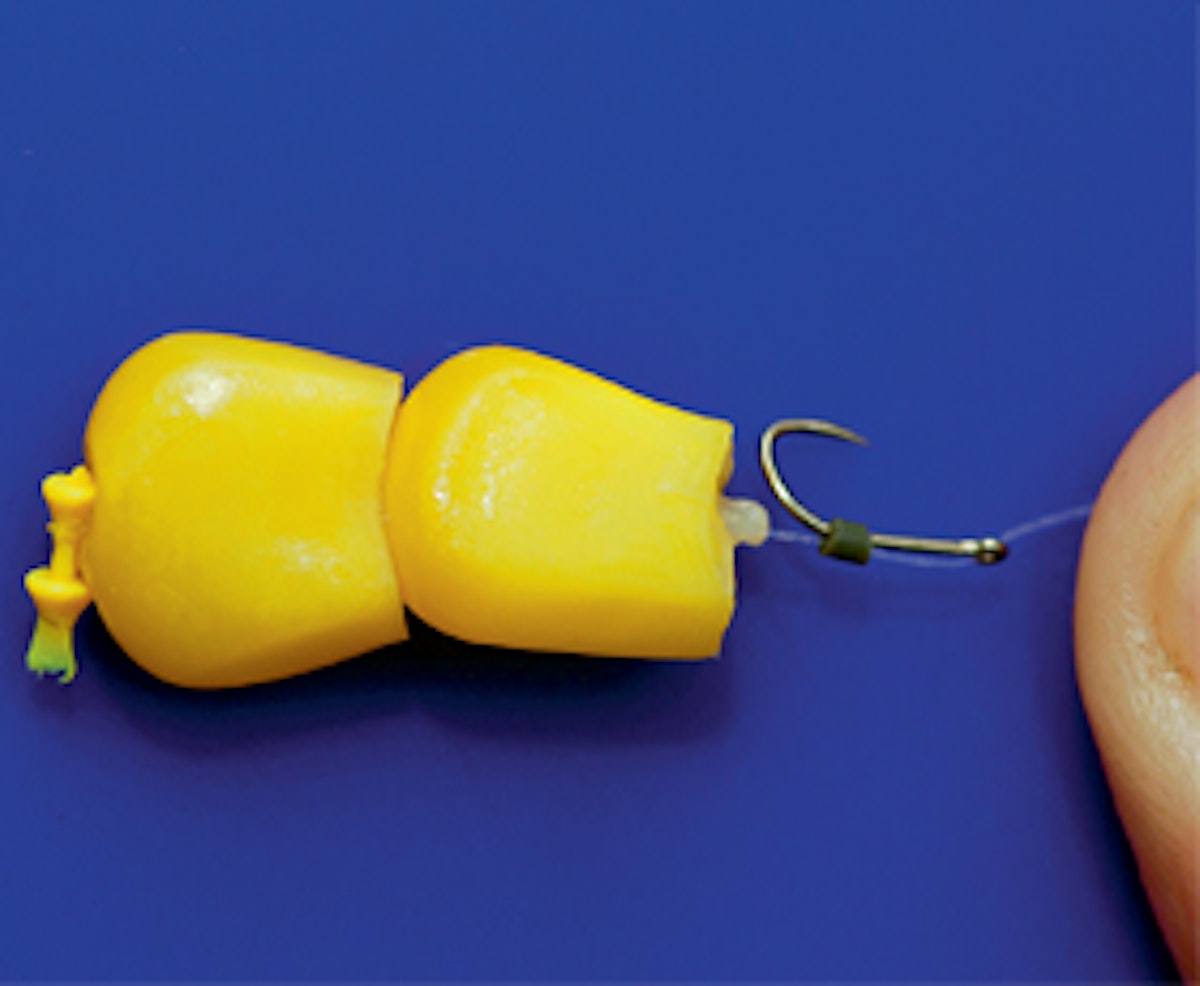 THREE WAYS TO HOOK A GRAIN OF SWEETCORN | Angling Times