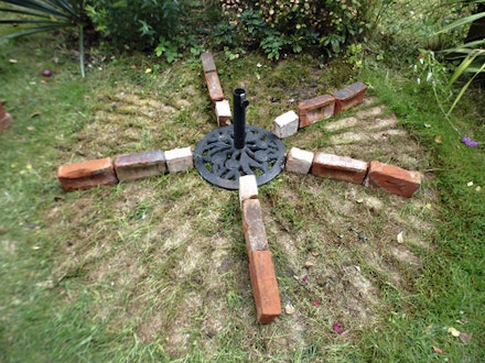 MAKE A RUSTIC BRICK PLANTING CIRCLE | Advice | Garden Answers